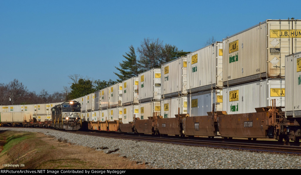 NS 9670 leads an intermodal northbound